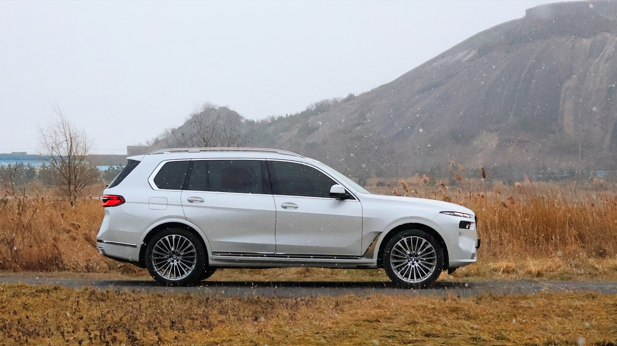 대형 SUV의 정답지, BMW X7 LCI DPE 6인승 시승기 | 엔카매거진