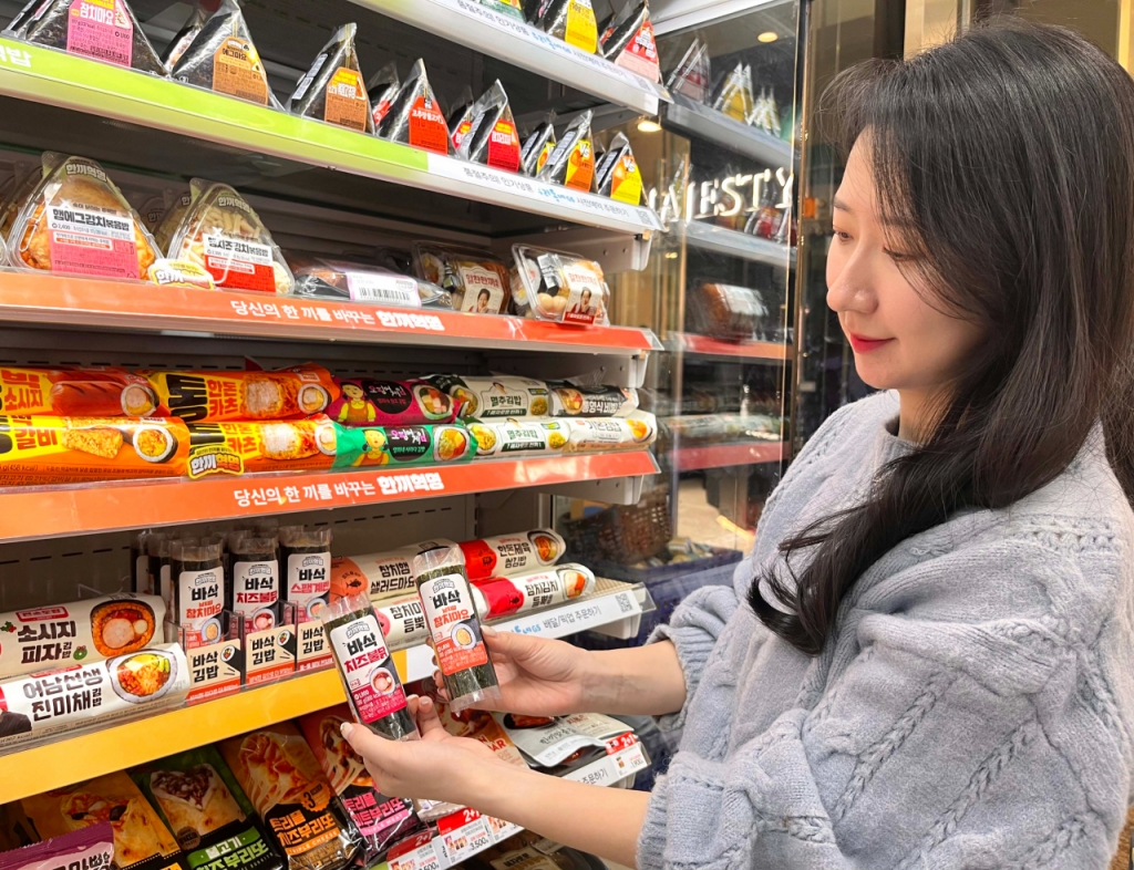 4년 만에 돌아온 GS25 '바삭 김밥'…"편의점 아침식사족 잡는다"