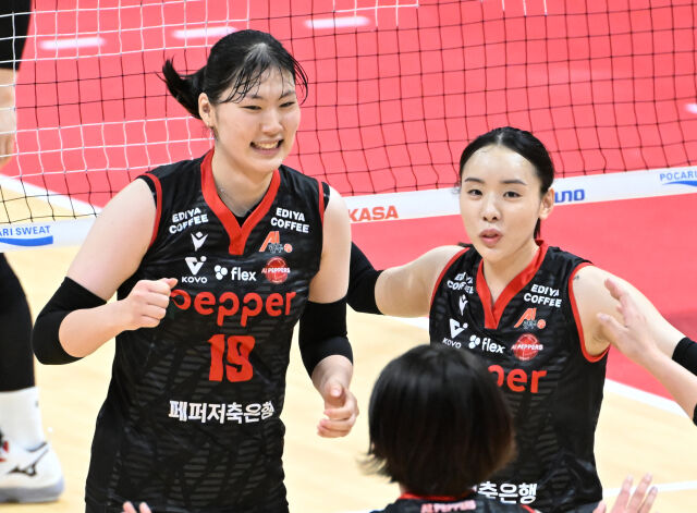 몽골서 온 1순위 194cm MB, 또 한 번 자신과 싸운다…십자인대 파열→데뷔 4번째 수술, 보조기 착용&재활 매진