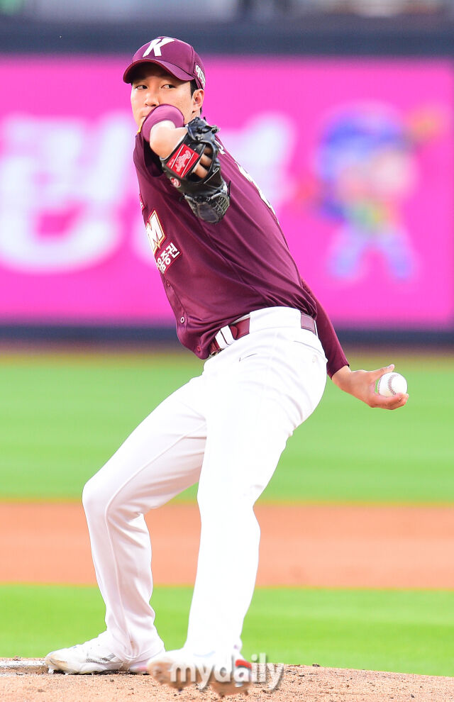 “안우진 KBO에서 가장 재능있는 투수…ML에서 임팩트 암” ML 유망주 20위, 서른의 기적 준비