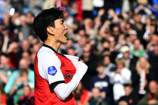 [속보] 황인범 초대박!…EPL 144골 월클 FW '플라잉 더치맨'과 한솥밥→페예노르트 지휘봉 확실시