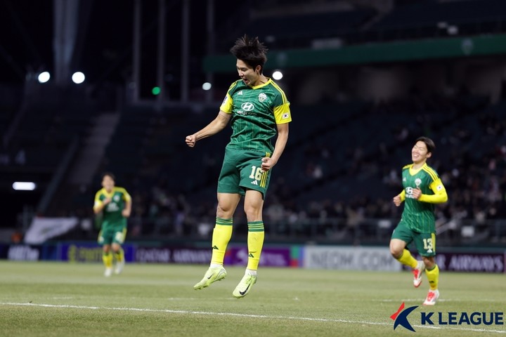 '최철순 500경기+박재용 결승골' 전북, ACL2 8강 진출...포옛 감독 3연승