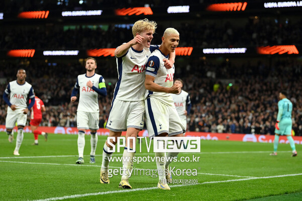SON 없이 겨우 한 골로 이겨 놓고…알크마르 재회 토트넘, UEL 우승 헛물 켜고 있네