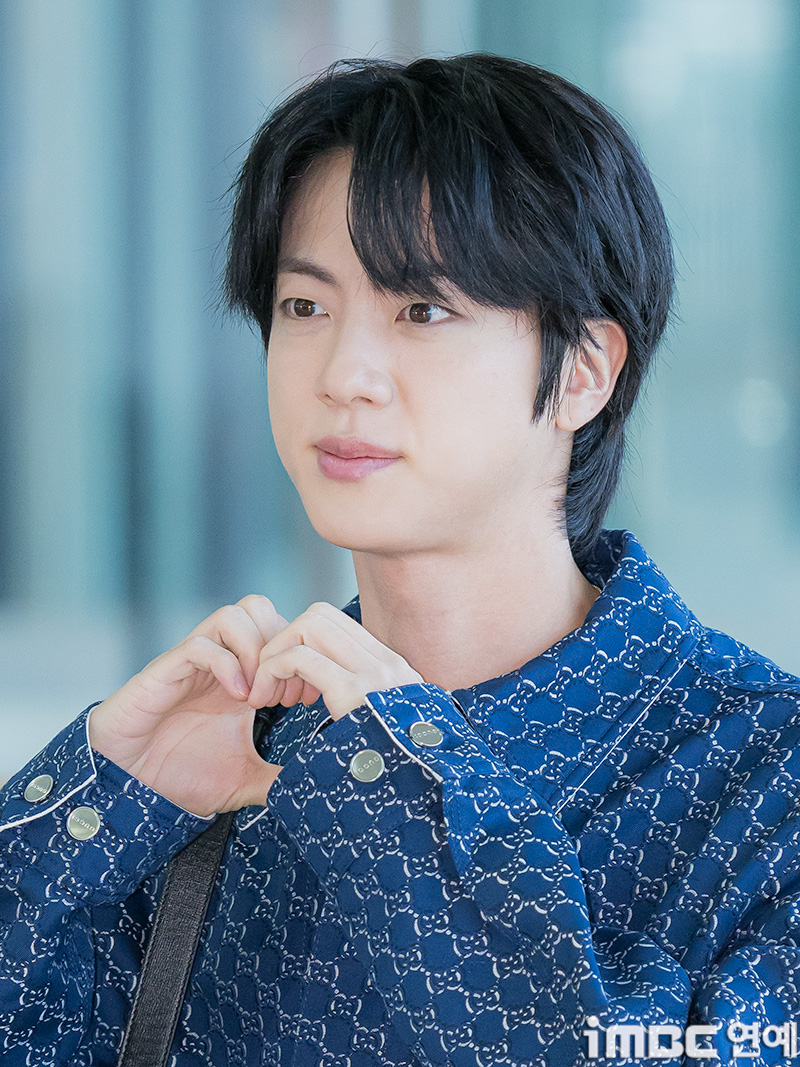 [포토] BTS 진, '그윽한 하트'