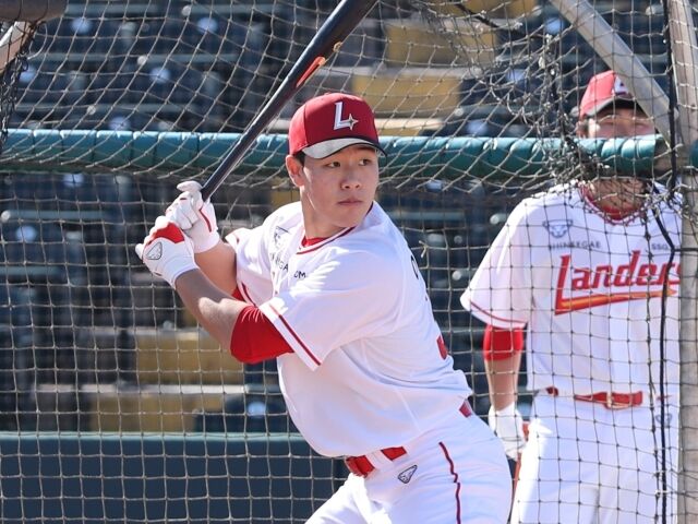 "스윙하고 당황을" 157km K-머신 강속구에 깜짝, 프로는 이런 곳…SSG 19살 대형 신인 포수, 그래서 더 설렌다