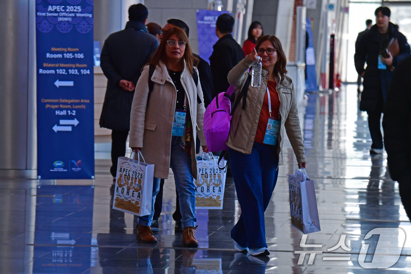 APEC 2025 KOREA (SOM1) 등록 마친 각국 대표들