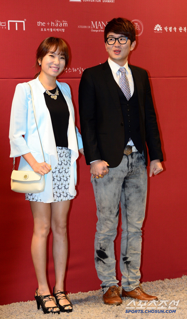 정경미♥윤형빈, 코미디언 9호 부부의 러브스토리 “휴게소서 목걸이로 마음 고백” (4인용식탁)