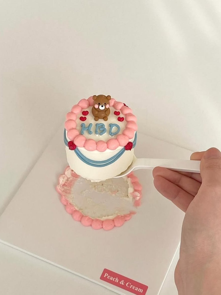 How small can a cake get? Teeny-tiny dessert trend taking over Korea