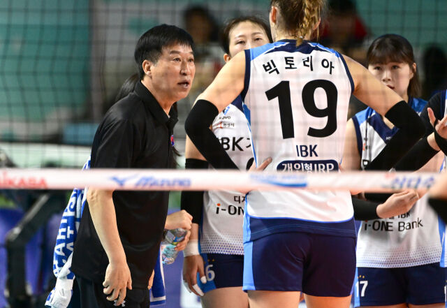 IBK 1승11패 악몽, 33억 쏟고도 사실상 4년 연속 봄배구 탈락…"안 되면 짜증 내는데" 그래도 이 선수밖에 없다