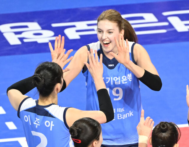 IBK 1승11패 악몽, 33억 쏟고도 사실상 4년 연속 봄배구 탈락…"안 되면 짜증 내는데" 그래도 이 선수밖에 없다