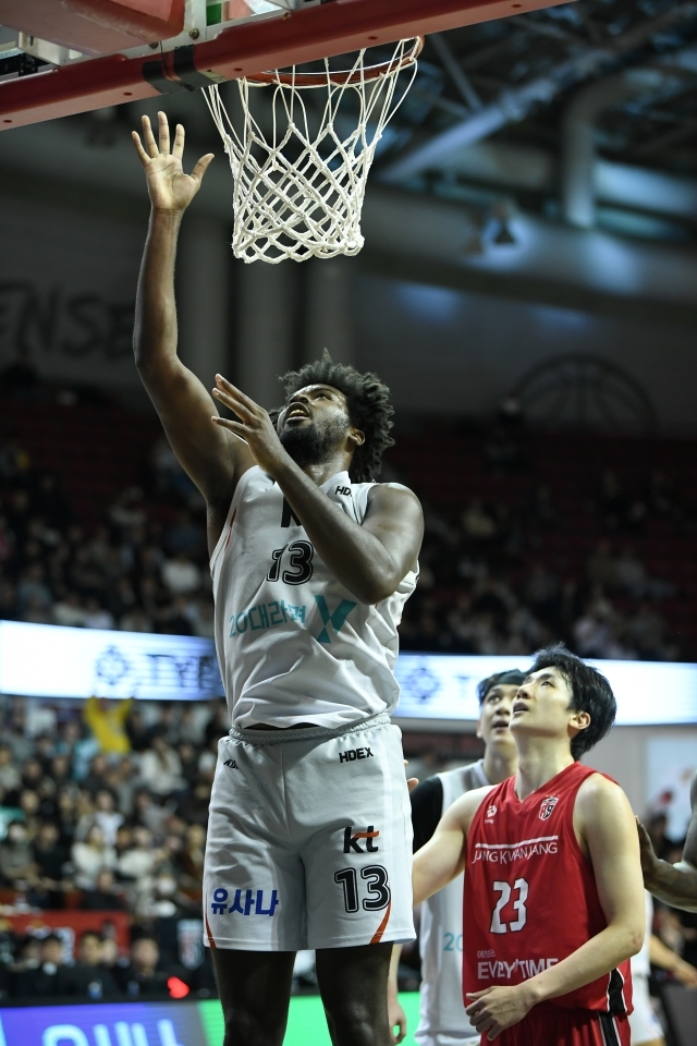 ‘정말 미쳤다’ 켐바오 18Ast 원맨쇼! ‘태술볼’ 소노, KCC에 8연패 안겨…kt 졸전 끝 정관장 꺾어 [KBL]