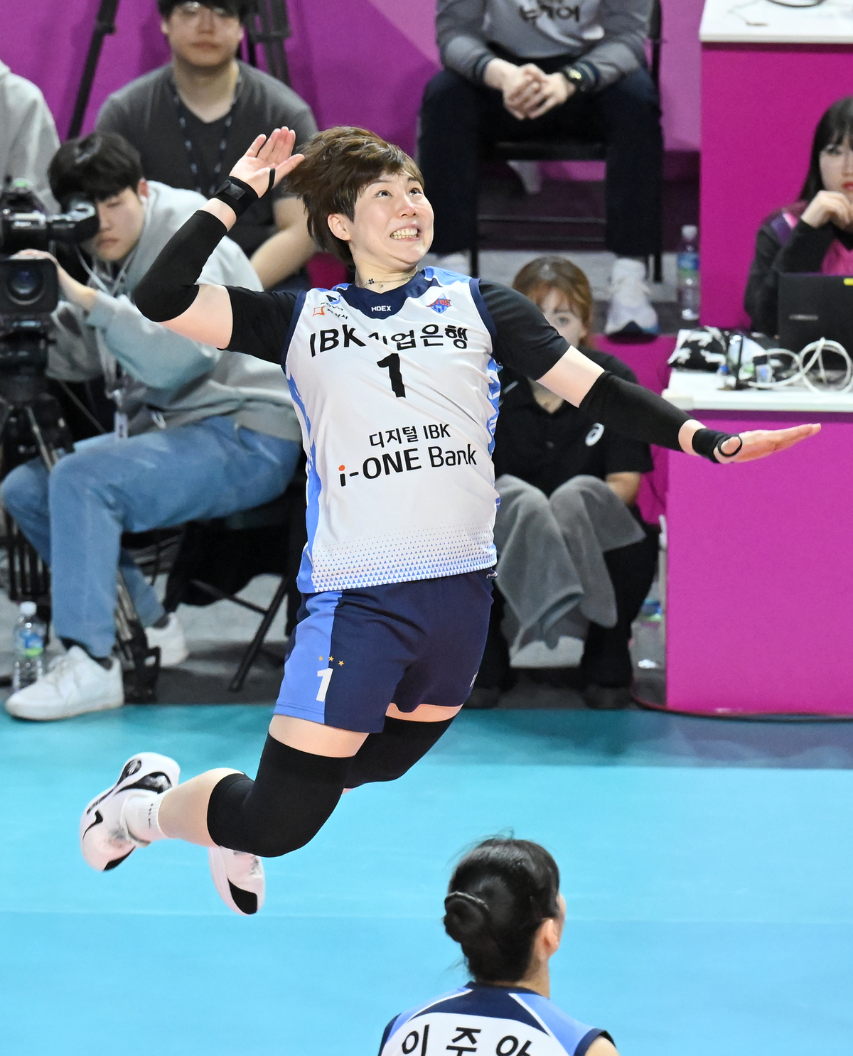 ‘수비하라고 21억을 쏜 게 아닌데…’ 이소영 완전 복귀로 후반기 ‘장밋빛 미래’를 그렸던 IBK, 결과는? 1승12패로 처참히 무너졌다