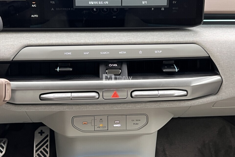 "실내가 K5 만큼 넓어" 기아 최초의 전기 세단 'EV4', 실내 제원 총정리 | M투데이