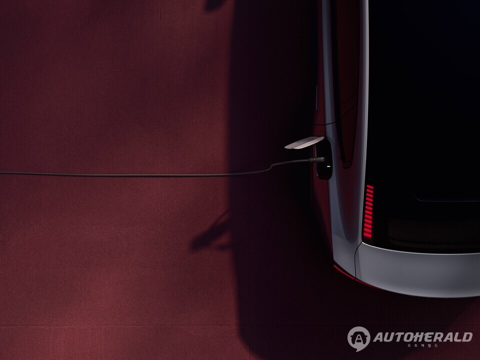 "움직이는 컴퓨터" 볼보, 차세대 플래그십 세단 ES90… 최장 700km | 오토헤럴드