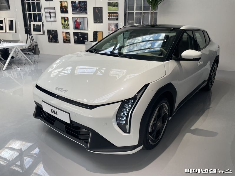 "성인 한 명 트렁크에 쏙"...기아 EV4 직접 보니 [FN 모빌리티]