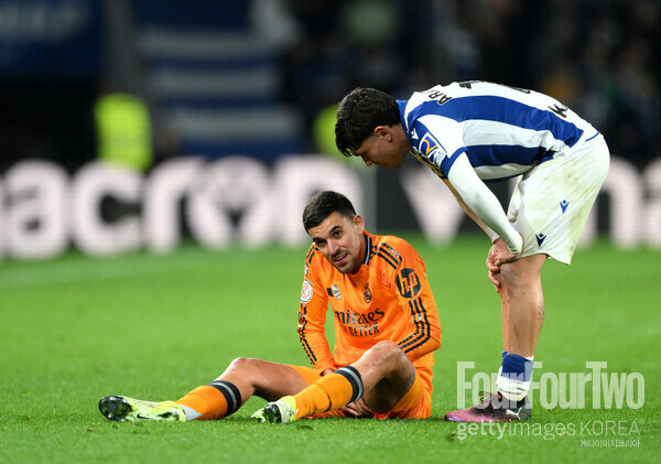 드디어 '날갯짓' 펴나 싶었는데...'레알 MF, 무릎 부상→UCL 마드리드 더비 결장 우려'