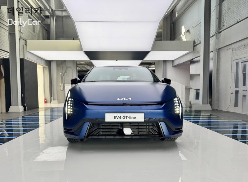 [데일리카 컷] “1회 충전으로 533km 달리는 전기 세단”..기아 EV4 | 데일리카
