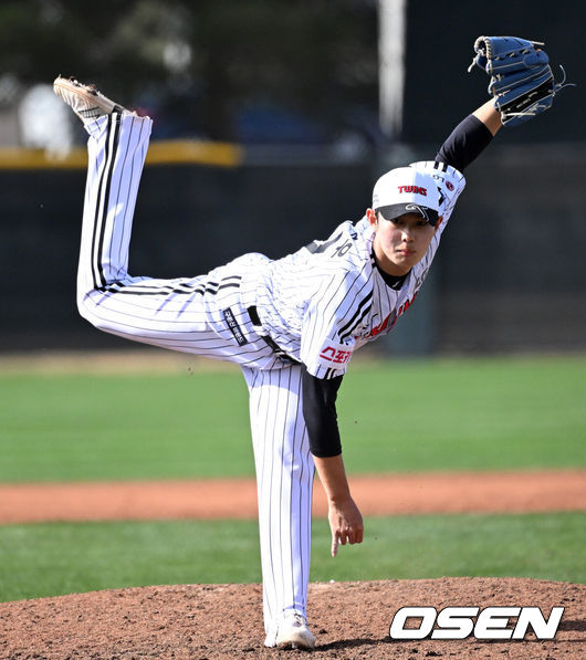 ‘미쳤다. 154km’ 신인 마무리 탄생하나, 공 9개로 퍼펙트 세이브…52억 FA 마무리, 부상 복귀 늦어도 괜찮겠네