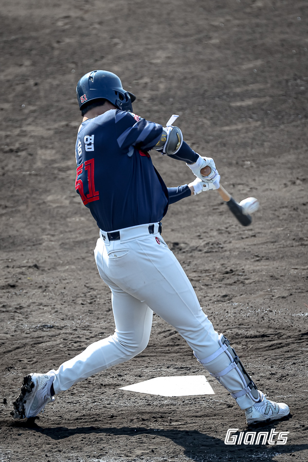 롯데는 日 165km 괴물 없어도 힘겨웠다…천재타자 홈런포에 위안, 에이스는 148km 위력투