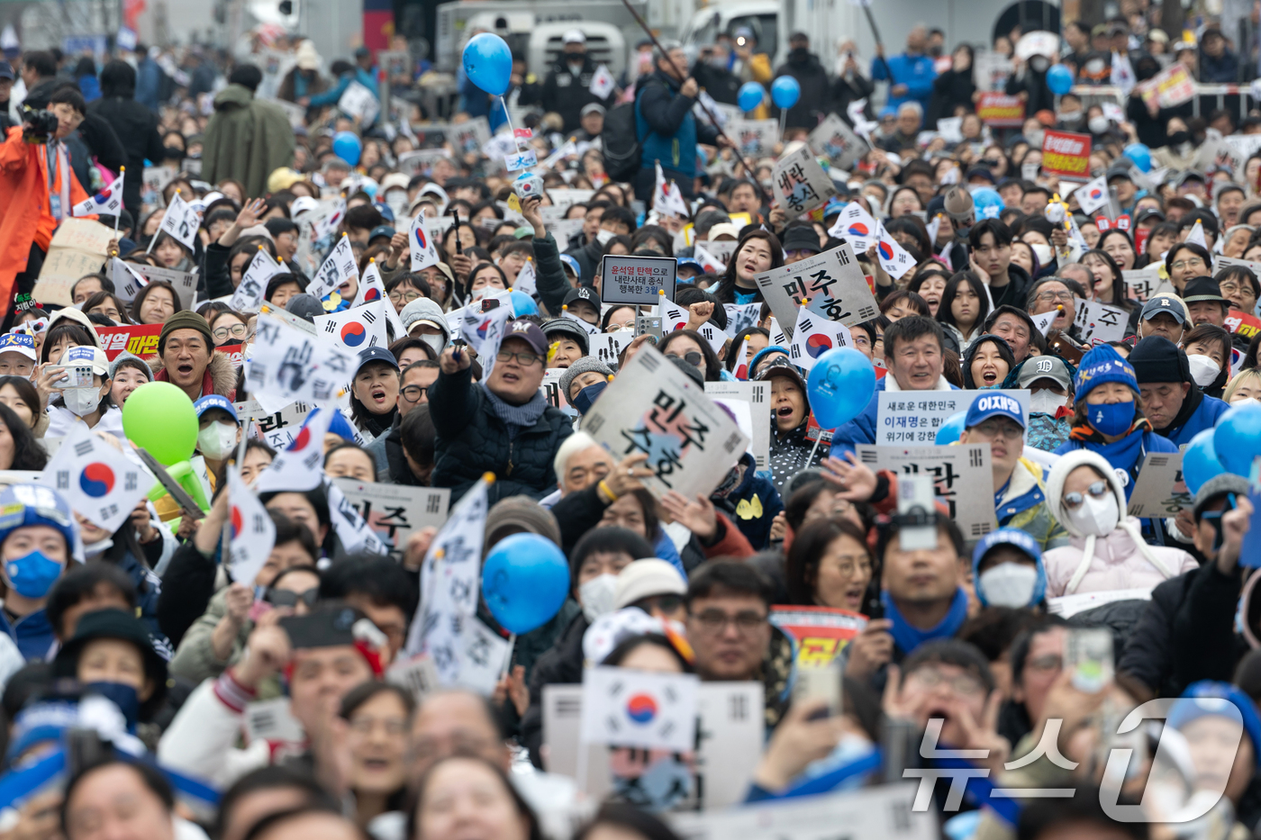 [뉴스1 PICK]3·1절, '尹 탄핵' 찬반으로 쪼개진 민심