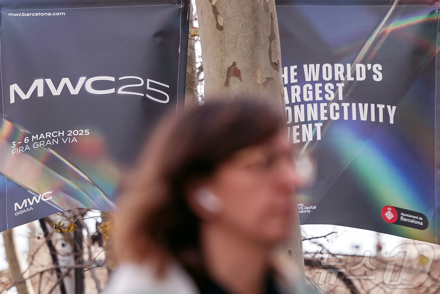 [MWC2025] '바르셀로나 거리에 걸린 MWC2025 현수막'