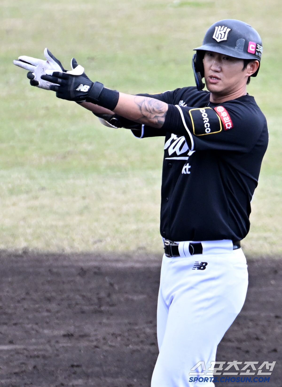 154㎞ 1R 신인에 '웰컴 투 KBO포' 작렬. "김영우 직구가 좋다고 해서 직구만 노렸다." 보상선수 와도 타격은 역시[오키나와 코멘트]