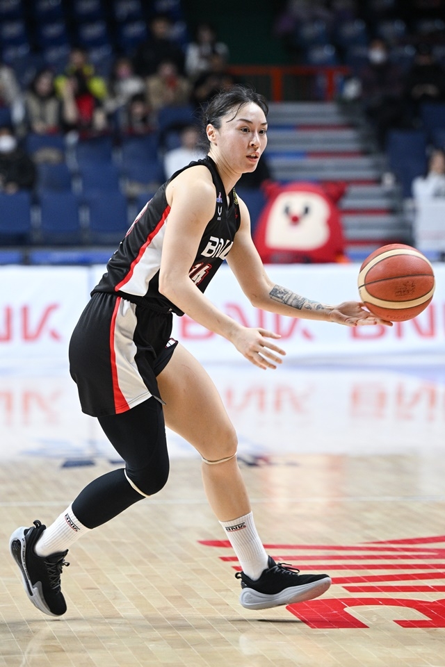 82.7% 확률 잡았다!…‘박혜진+김소니아 맹활약’ BNK, 삼성생명 꺾고 PO 기선제압 [WKBL PO]