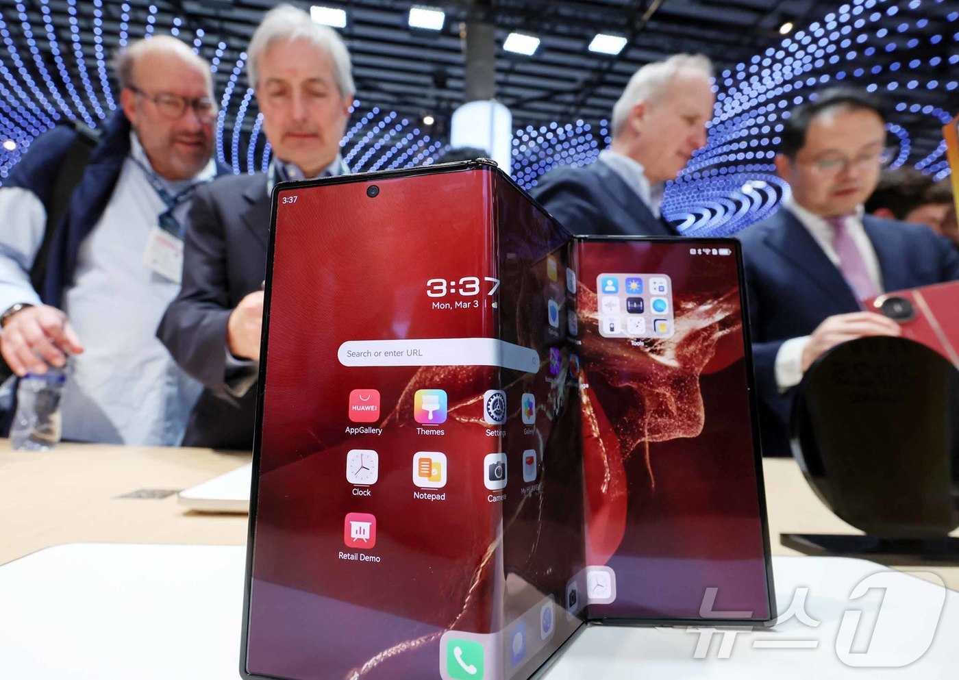 [MWC25] AI 기술력 뽐낸 韓-추격자 이미지 탈피하는 中