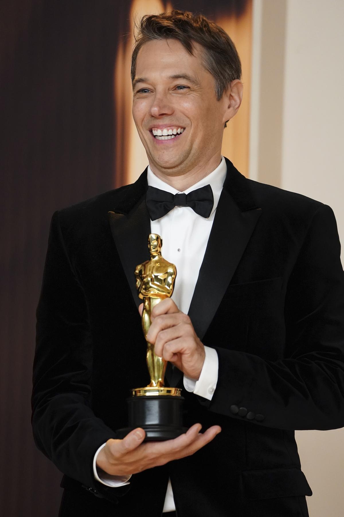 오스카의 별 ‘아노라’… “독립영화인들 피와 땀으로 만들어”