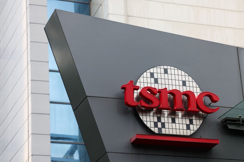 “트럼프, TSMC 1000억달러 대미투자 계획 발표 예정”
