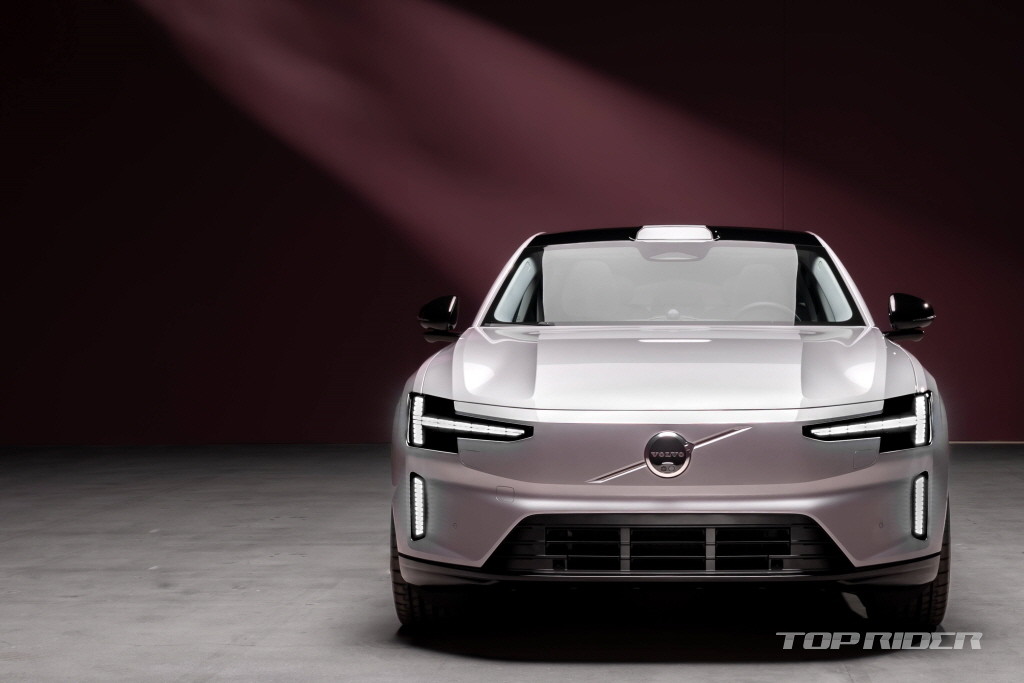 볼보 ES90 공개, 주행거리 700km..엔비디아 탑재 | 탑라이더