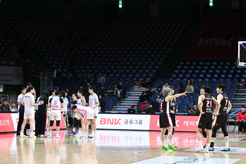 [WKBL PO 프리뷰] '홈에서 2승 노리는' BNK vs '설욕 다짐한' 삼성생명, 부산에서 2차전 격돌