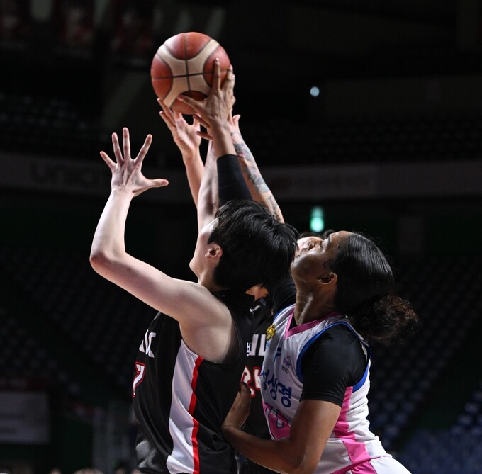 여자프로농구 PO 2차전…BNK 2승 ‘챔프전 확률 100%’ 잡았다