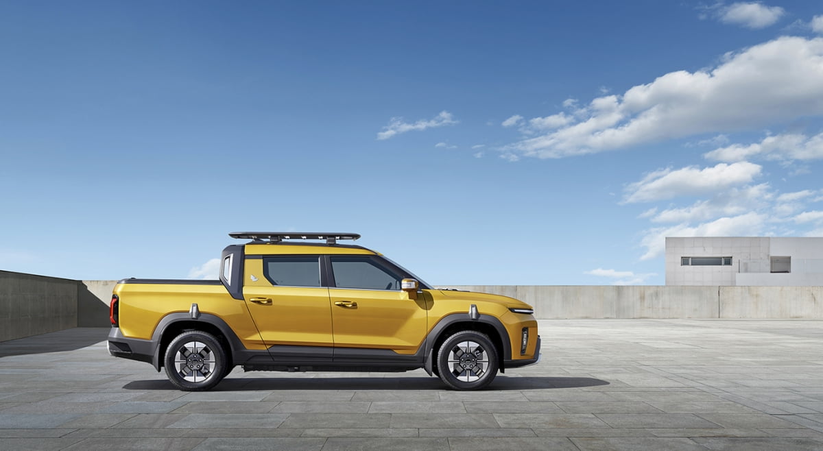 '추억의 무쏘' 부활했다…KGM, 3000만원대 무쏘EV 공개 [영상]