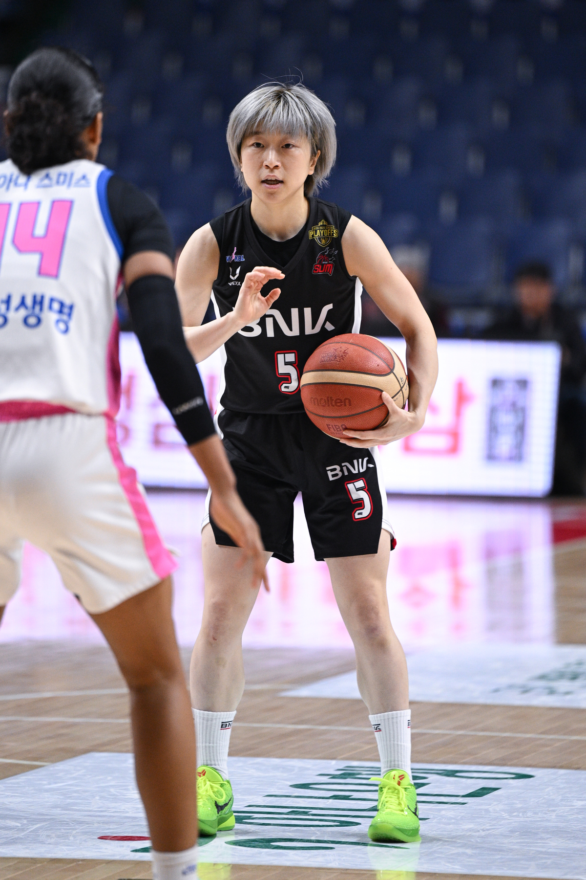 여자농구 BNK, PO 2연승…챔프전까지 1승 남았다