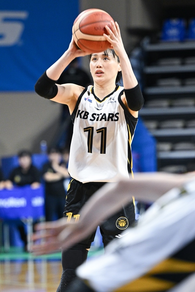 “내일 없다는 각오로 모든 것 다 걸어볼 것”…청주서 시리즈 앞서가고픈 김완수 KB스타즈 감독의 당찬 한 마디 [WKBL PO 현장]