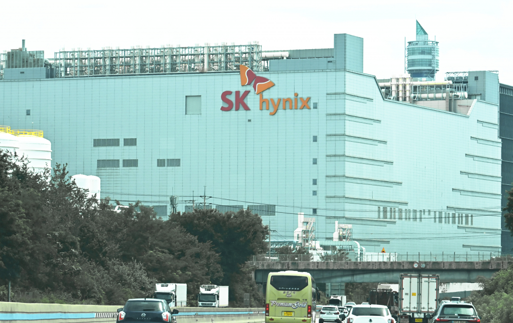 SK하이닉스, 메모리 수급 개선·HBM 실적 성장 전망...목표가 31만원-BNK