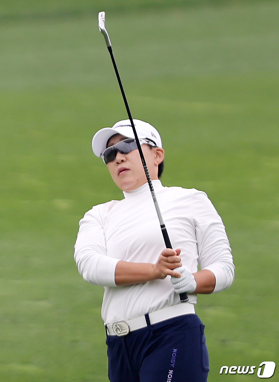 '통산 상금 1위 보인다' 신지애, JLPGA 개막전 2R 공동 17위