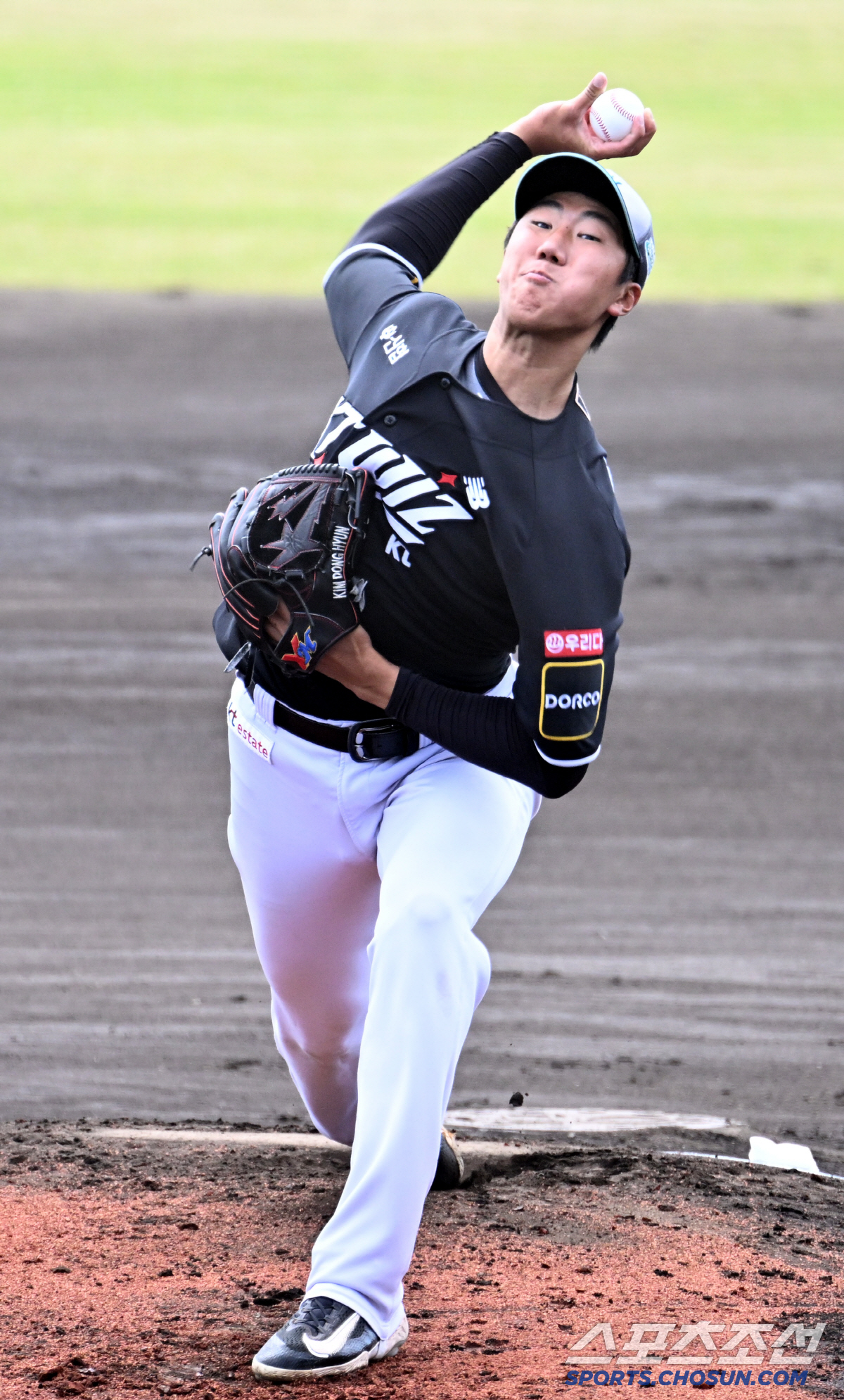10순위 김영우 154km '떡상'에 KT가 긴장했던 이유. 먼저 뽑은 193cm 유망주는 대선배와 맞대결서 무실점. "릴리스포인트가 굉장히 높다"[SC 코멘트]