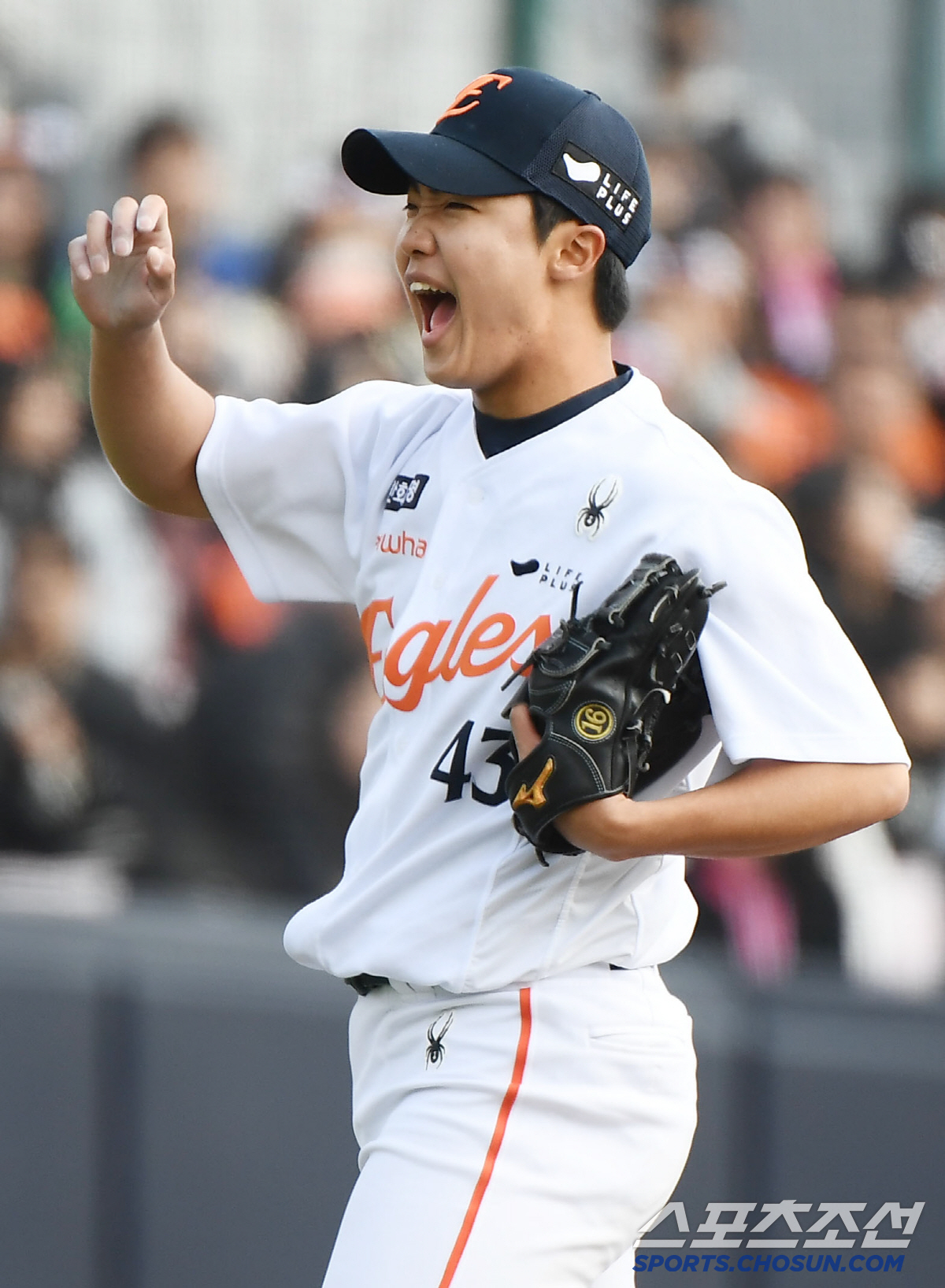 우와 정우주! 냅다 한복판 152km 쾅 → 만원 관객 앞에서 '칠테면 쳐봐' 19세 패기 보소.. 한화 졌지만 큰 소득
