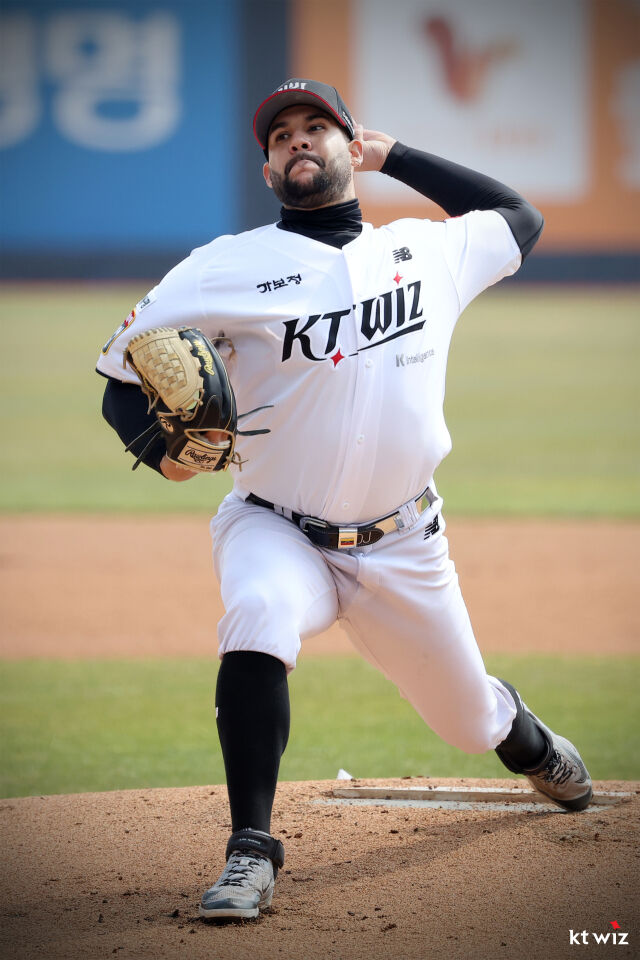 벌써 152km 쾅! '1회 KKK→3회 2실점' 강철매직은 어떻게 봤나? 친정팀 만난 좌완 에이스, 수원 비공식 데뷔전 [MD수원]