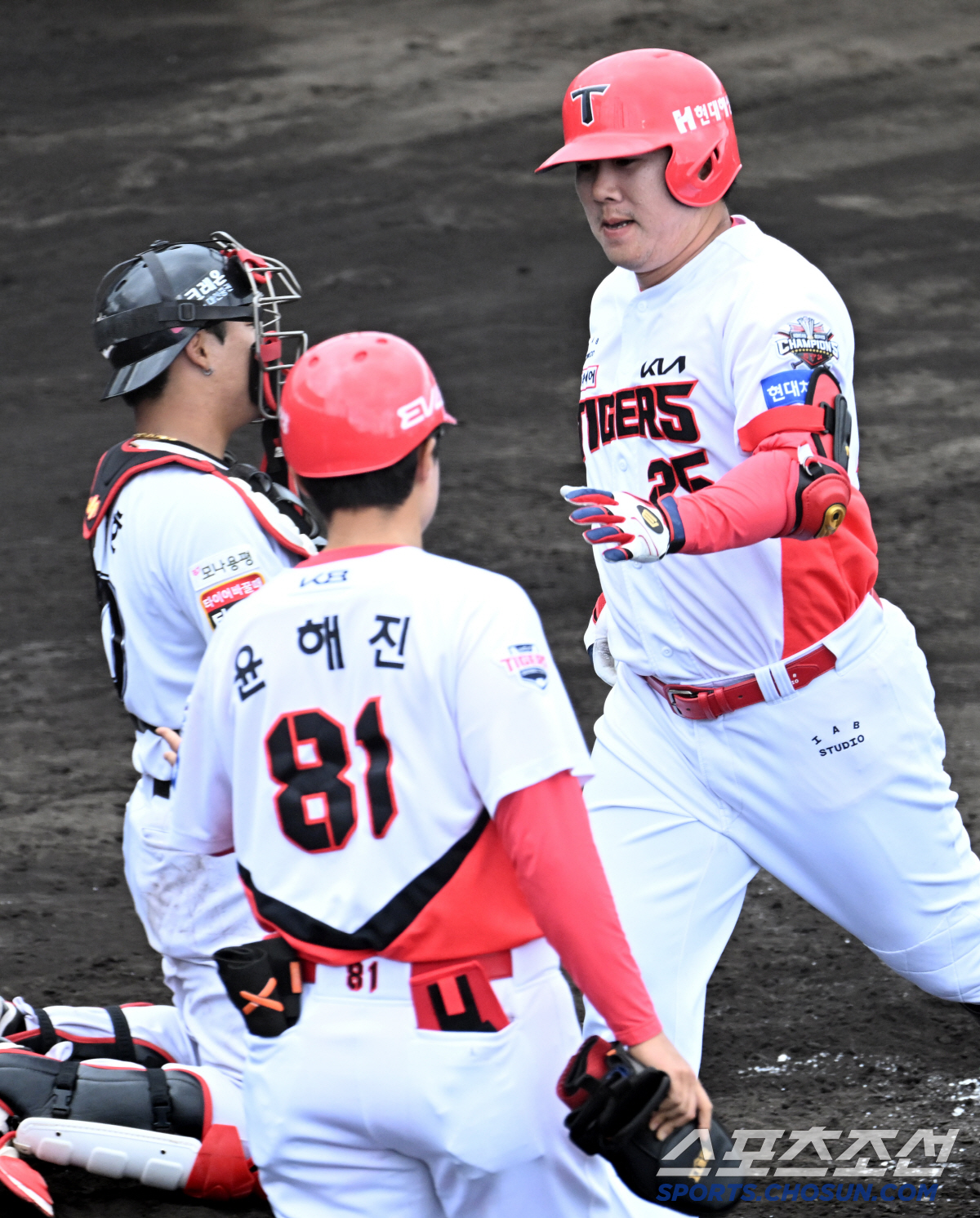 '박찬호 FA로이드포-양현종 쾌투' 홈런으로만 10점 KIA, NC 꺾고 시범경기 '첫 승' [창원 현장]