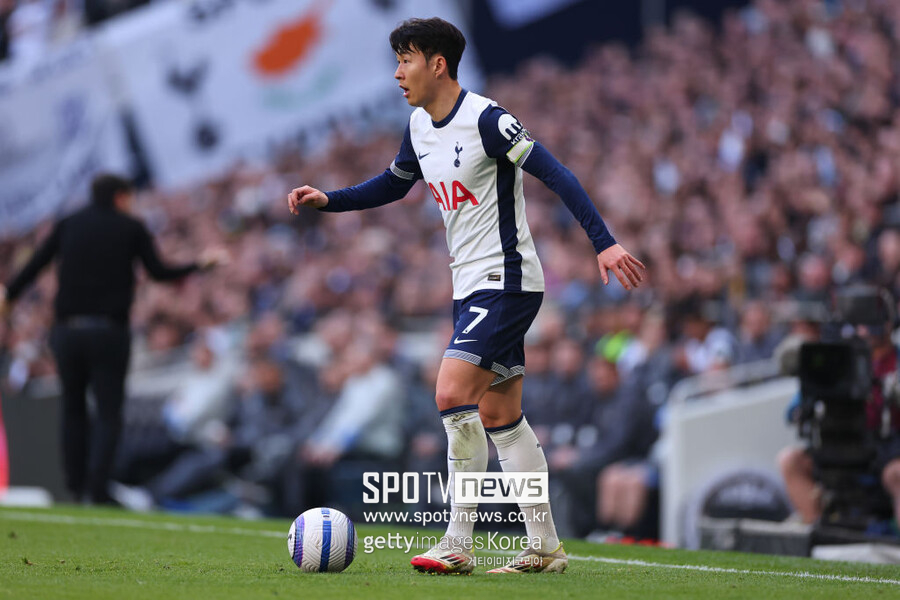 손흥민, 파넨카 킥으로 EPL 역사 새로 쓰다…127호골로 토트넘 레전드 킨 제치고 '리빙 레전드' 등극