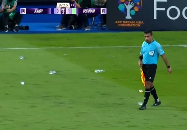 '韓에 무개념 폭죽 테러' 말레이 클럽의 업보→ACLE 16강 광탈… '물병 투척' 엔딩