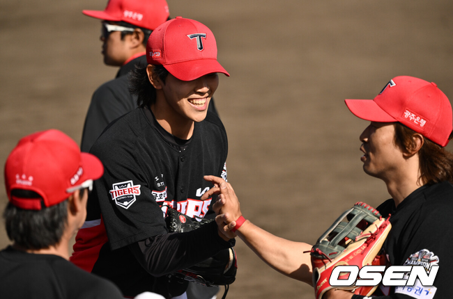 그렇게 절박했나, 연봉 절반 털어 美 유학...154km 던지고 7년만에 누리는 행복, 5월 기다린다