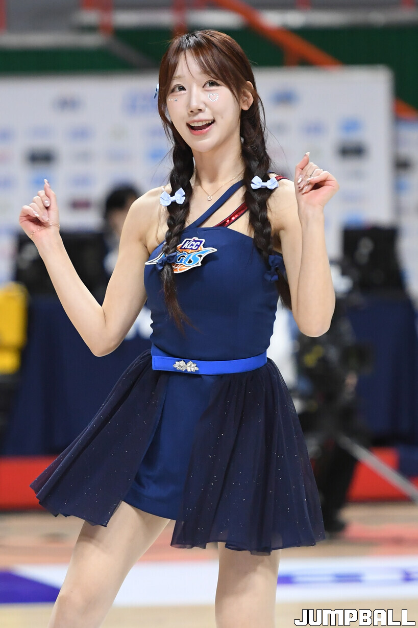 [오늘의 농구장 여신] KCC 치어리더 'KCC 화이팅'