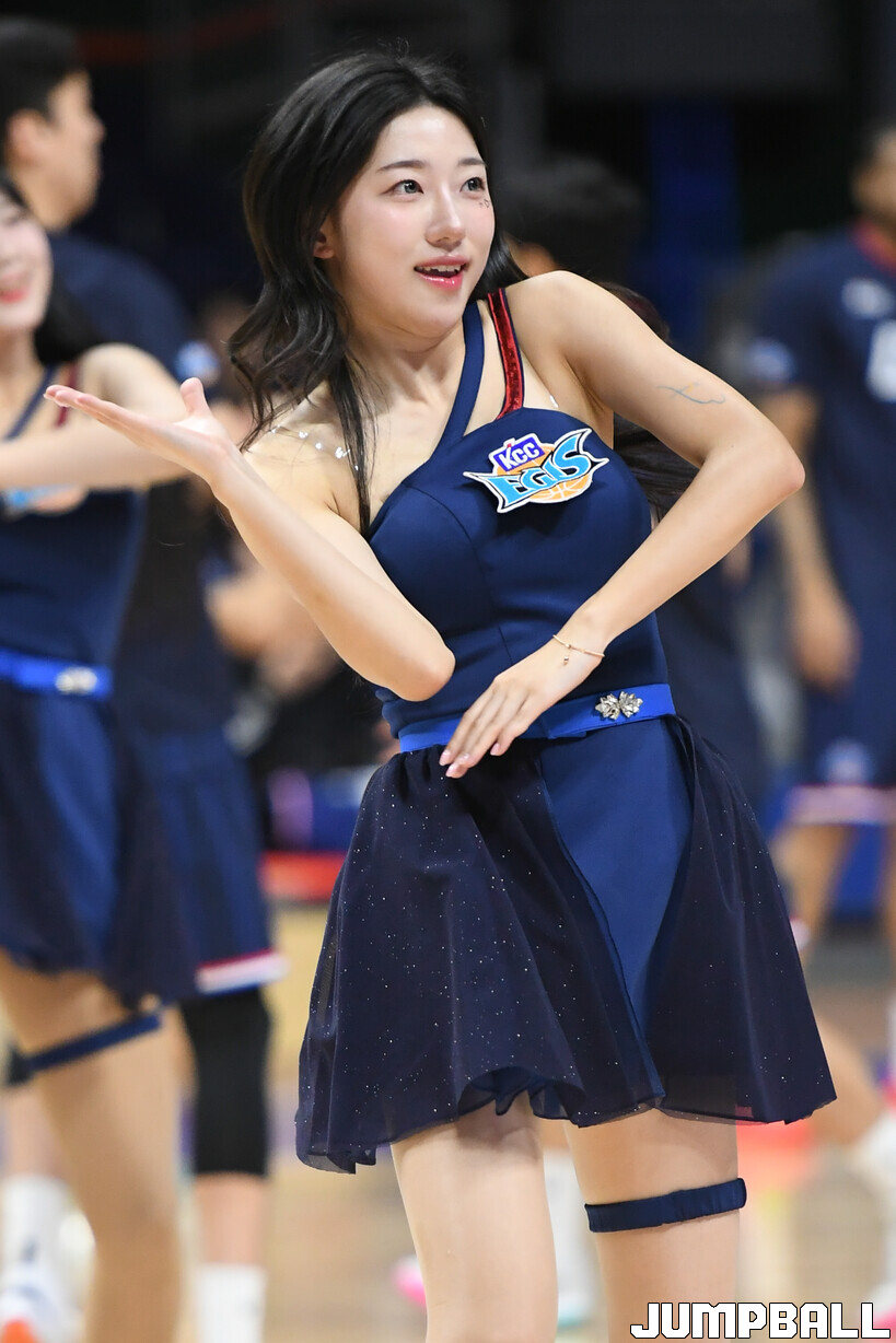 [오늘의 농구장 여신] KCC 치어리더 'KCC 화이팅'