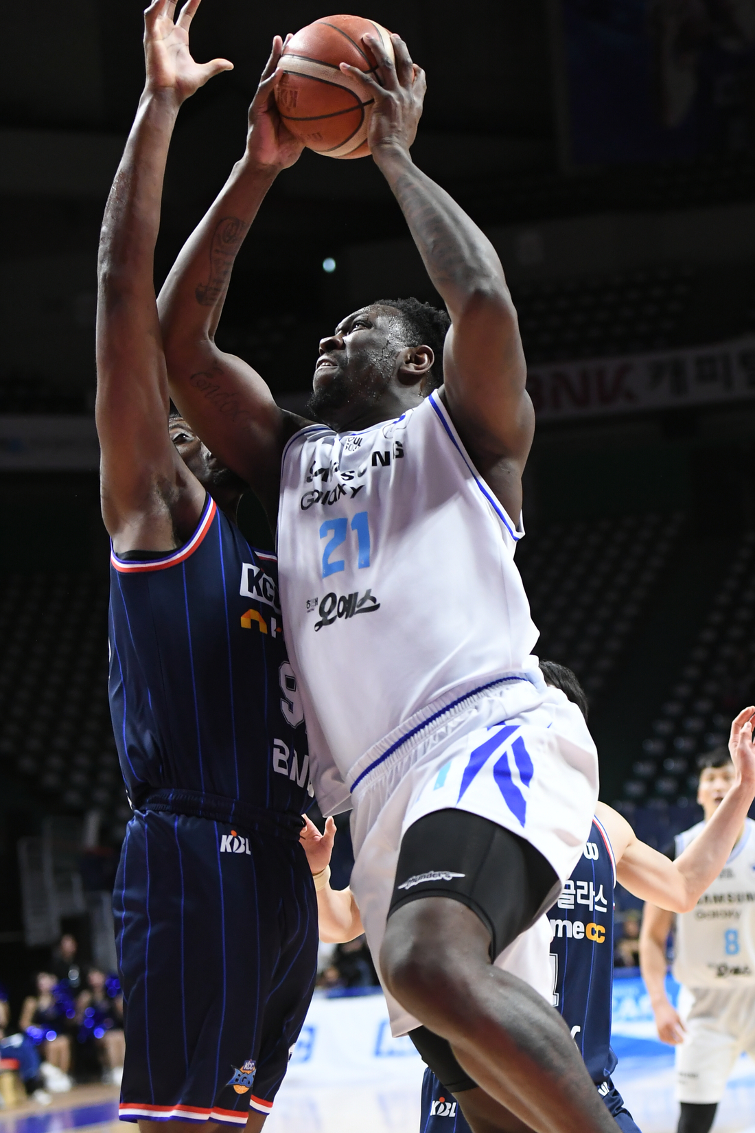 ‘34점 13리바운드’ 코번 맹활약에 삼성 승리…KCC, 팀 역대 최다 11연패 늪