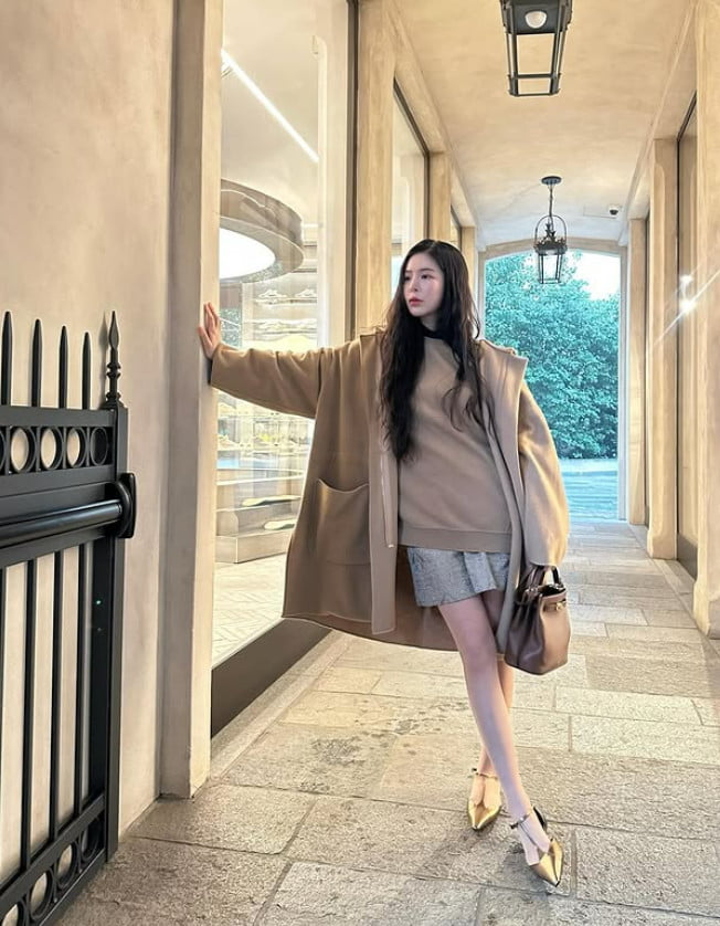 '170cm·48kg' 가녀린 몸매 뽐낸 '33세' 여가수, 누구랑 데이트 했나