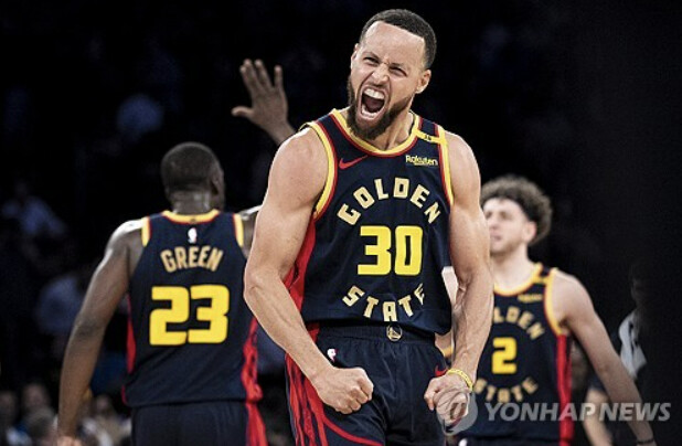 [NBA] ‘나홀로 신계’ 커리, 통산 3점슛 4000개 금자탑…GSW는 파죽의 6연승